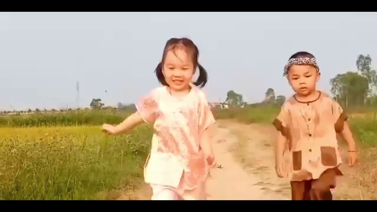 Sam và Dino ra đồng lúa chín - YouTube