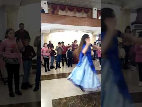 Gülalan kənd tam orta məktəbinin 5 a sinif şagirdi  İlkanənin toyda oynadıqı Hind Rəqsi