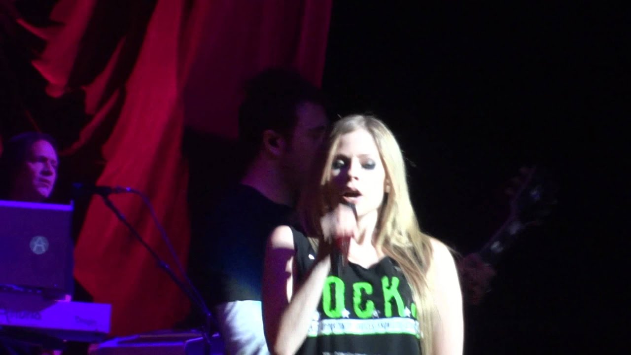 Avril Lavigne Girlfriend Live Montreal 2011 HD 1080P - YouTube