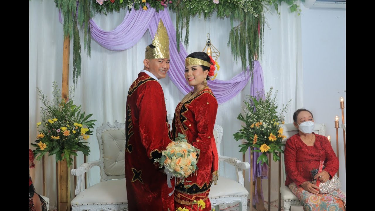 Pernikahan Adat Nias Angetula Juanto Zega dengan Yanti Murni Dawolo ...
