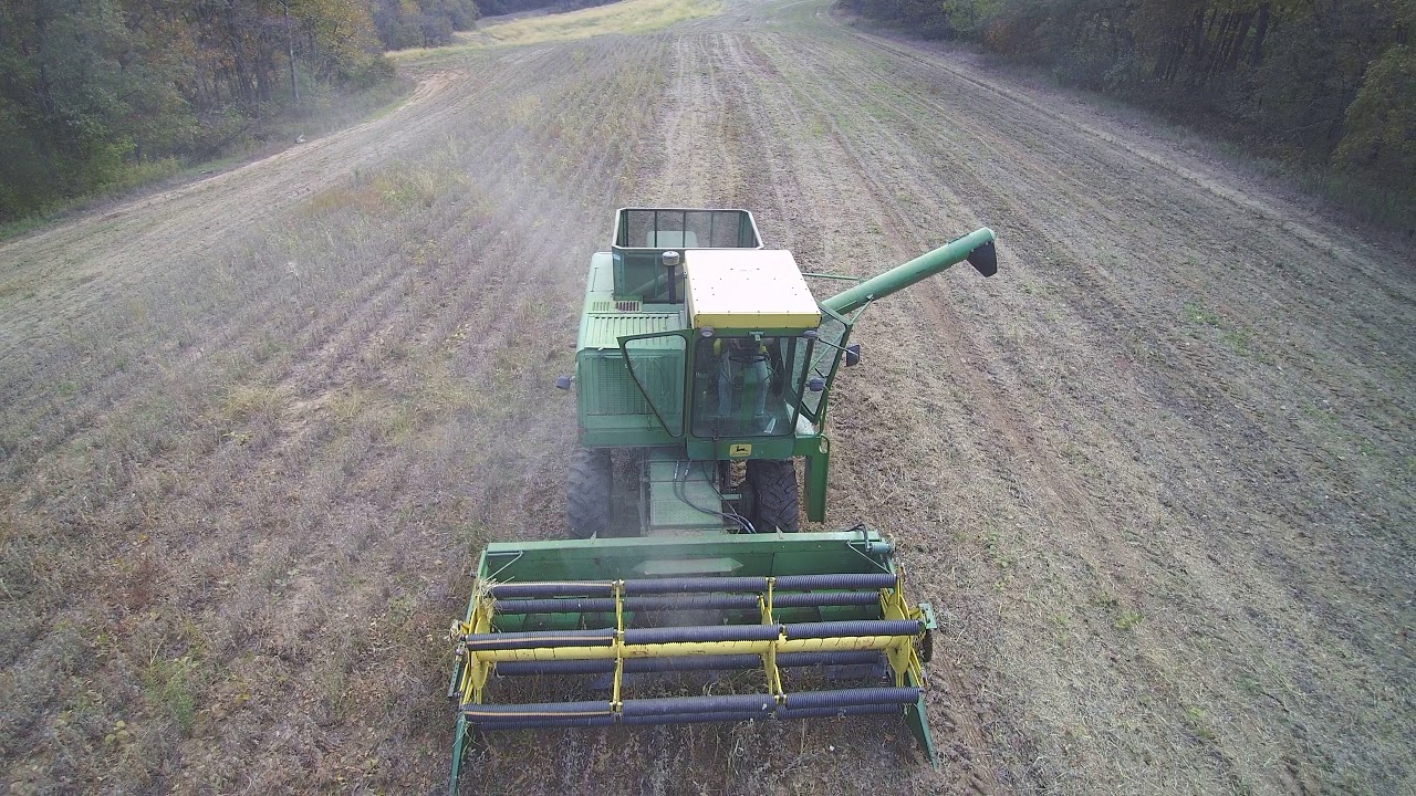 John Deere 3300 combine cutting soybeans 2017 - YouTube