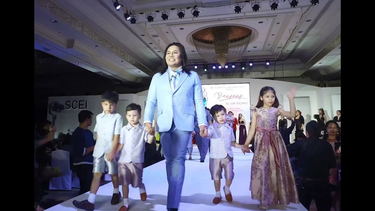 Joel Cruz with his 8 Children - Fashion Show - YouTube