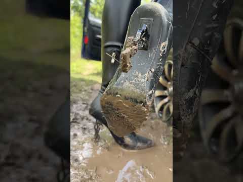 Mud high heels sole. Sinking heels.