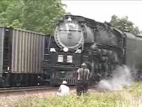 UP Challenger 3985 Slow Runby - YouTube