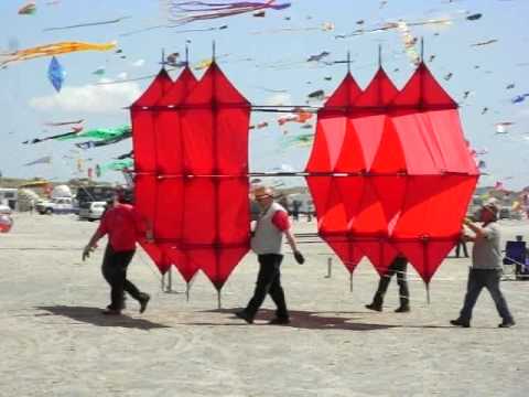 Compound Cody Kite on Fanö Kitefestival - YouTube
