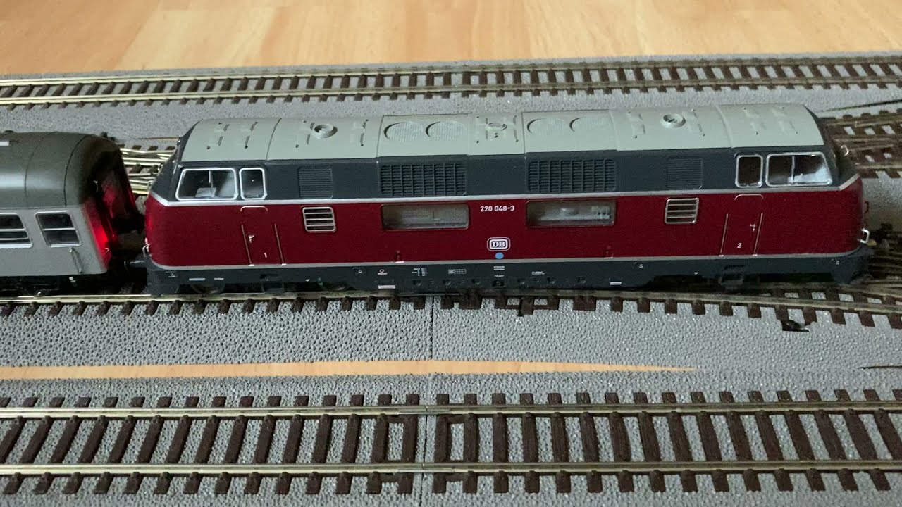 BR 220 DB Silberling - YouTube