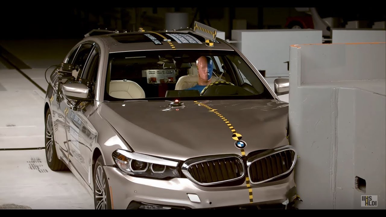 BMW 5 Series - CRASH TEST - YouTube