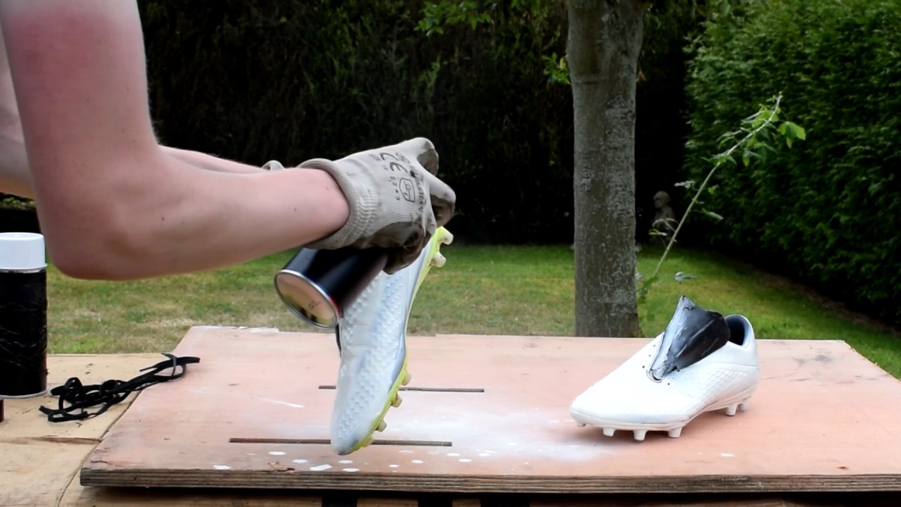 SPRAYPAINTING MY FOOTBALL BOOTS!!?!!?? - YouTube