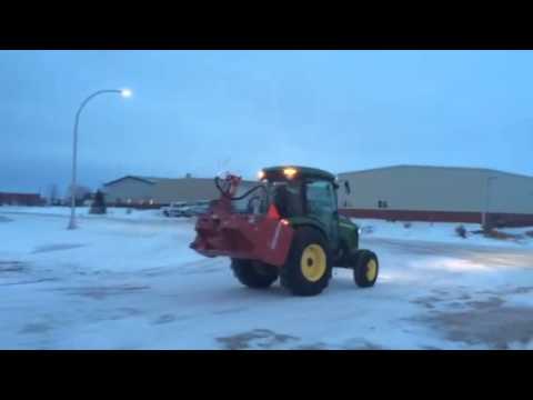 John Deere JD 4720 and Normand N74 inverted snow blower - YouTube