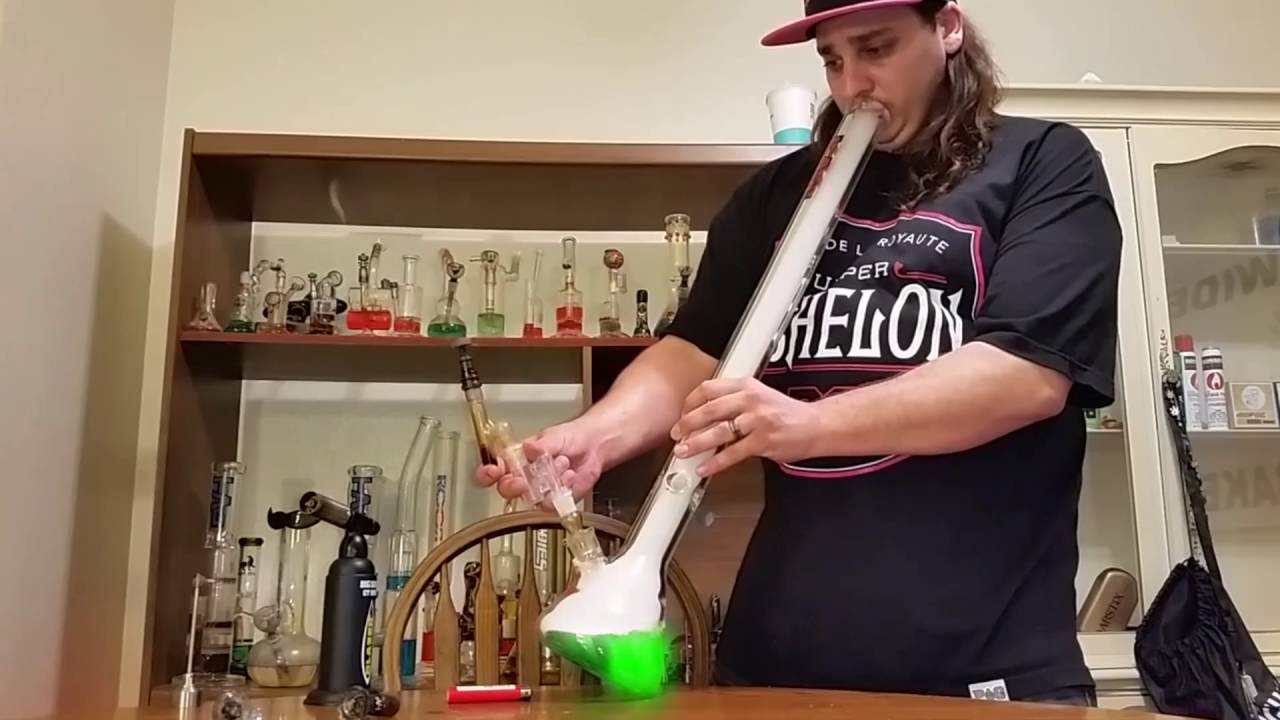 THE FATTEST BONG RIP EVER - YouTube