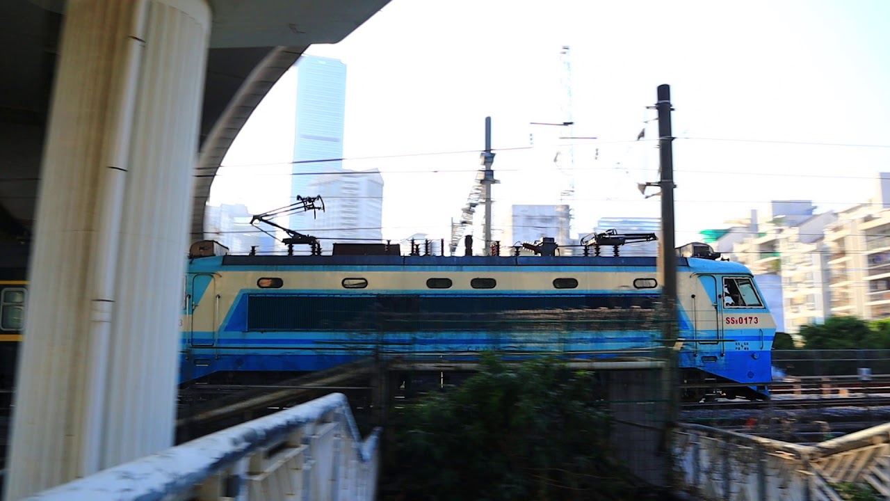 {CNR} SS8 0173 hauling Z100 (25T) passing Laojie, Shenzhen - YouTube
