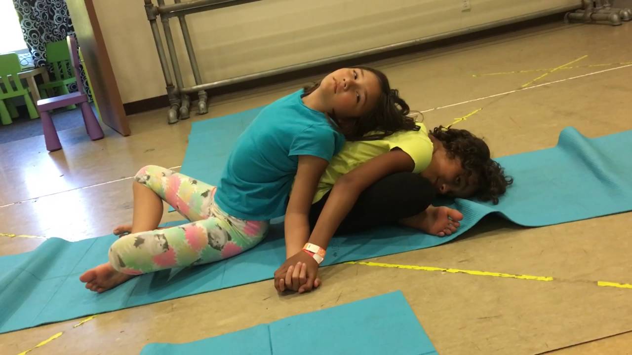 Kids yoga partner breath - YouTube