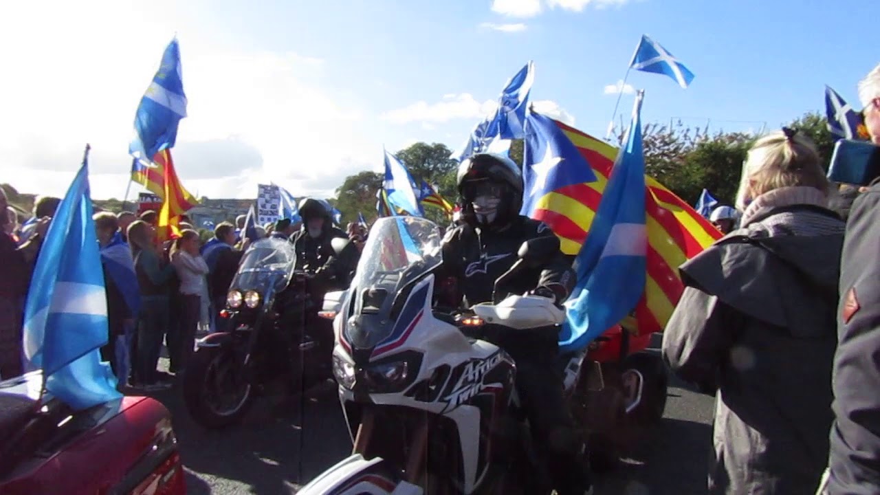 Yes Bikers arrive at Hollyrood Park, Edinburgh, 6th October 2018 - YouTube