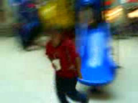 iloki y emir en la macroplaza