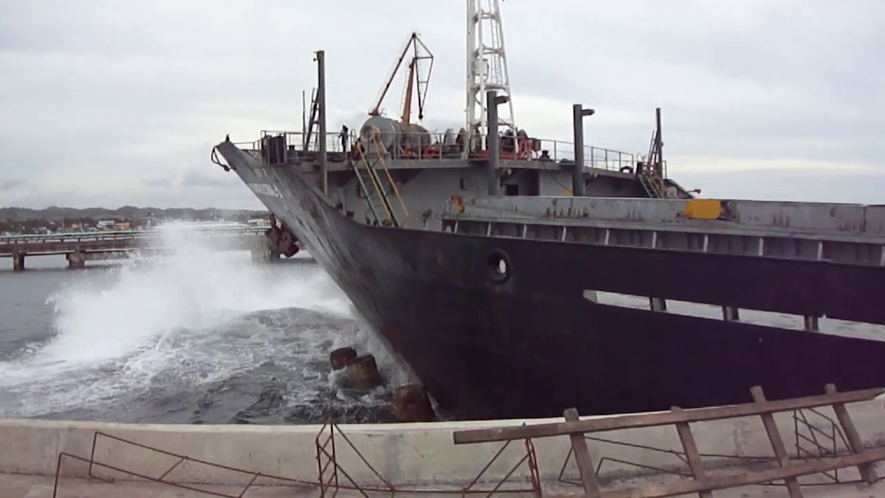 Cargo ship crashes into Jetty - YouTube