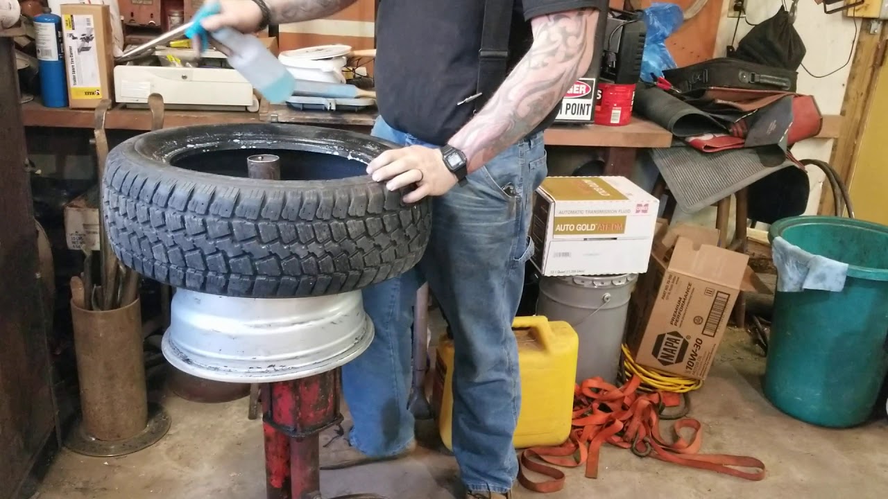 How to change ur tire with old school machine - YouTube