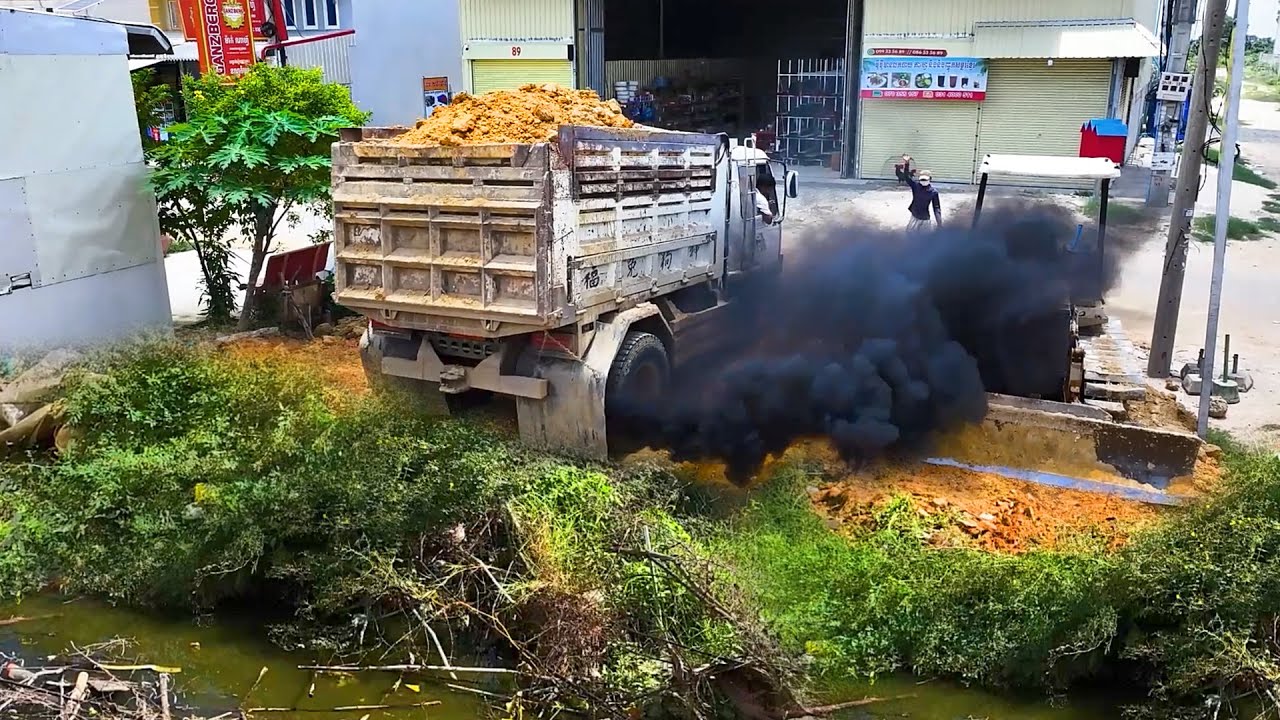 WOW! Incredible! Dump Truck emits black smoke, Transaction By Bulldozer ...