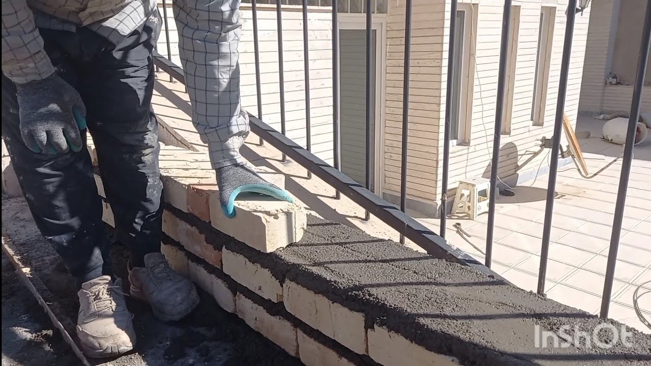 Bricklaying : Implementation of the wall with bricks and cement ...