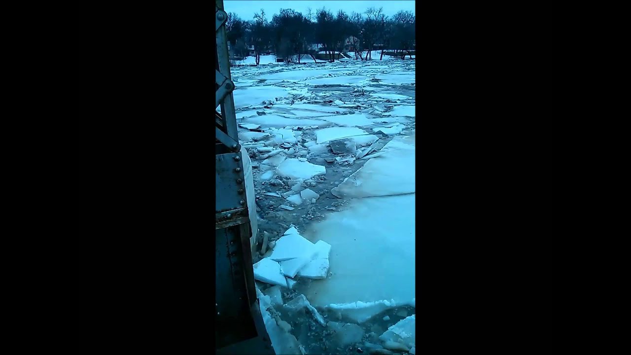 Dramatic Red River Ice Break Up 2014 - YouTube