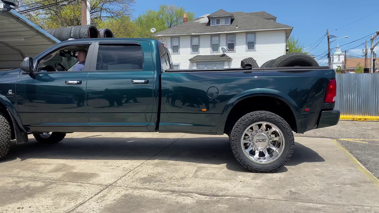 22s DDC DUALLY WHEELS ON A RAM 3500 Cummins - YouTube
