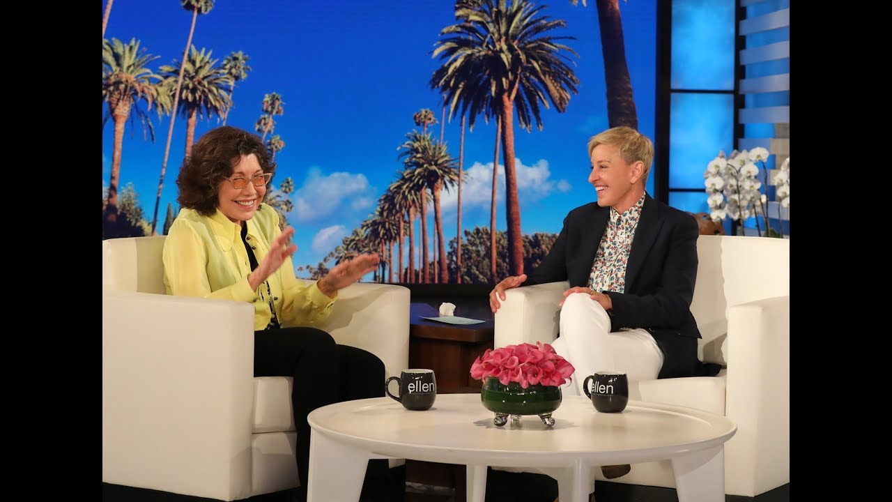 Lily Tomlin Has a Strange Rubber Addiction - YouTube