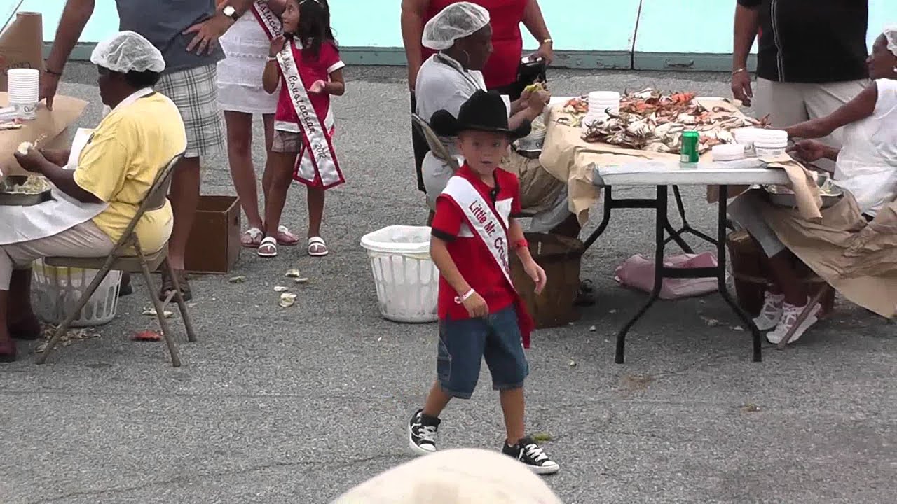 Crisfield Crab Picking Contest - YouTube