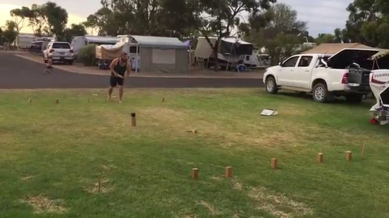 Kubb, as discovered by a drunk Australian - YouTube