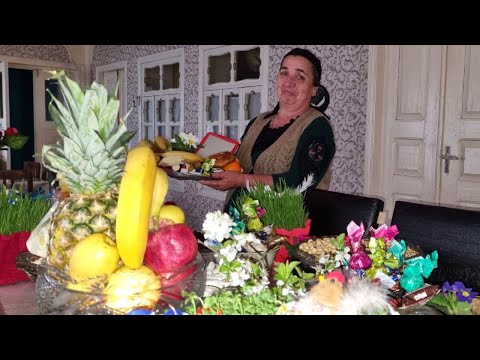 GRANDMA OPENED THE FESTIVE TABLE - HAPPY HOLIDAY!