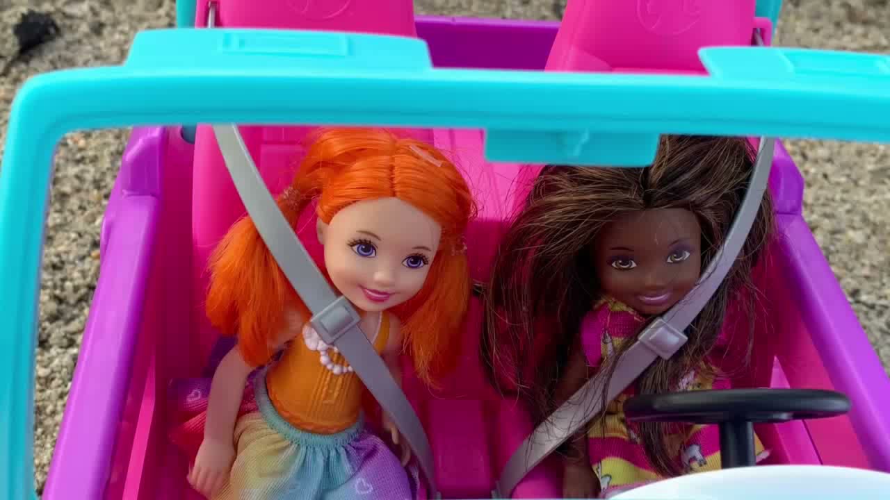 Beach day ! Barbie - fun at the beach - sand fight | Ep1 - YouTube