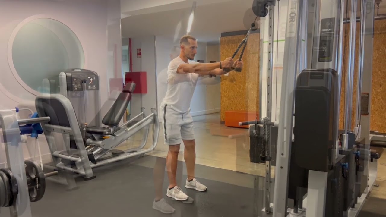 Cable Swimmer Pull - How To workout | With the WeStrive App - YouTube