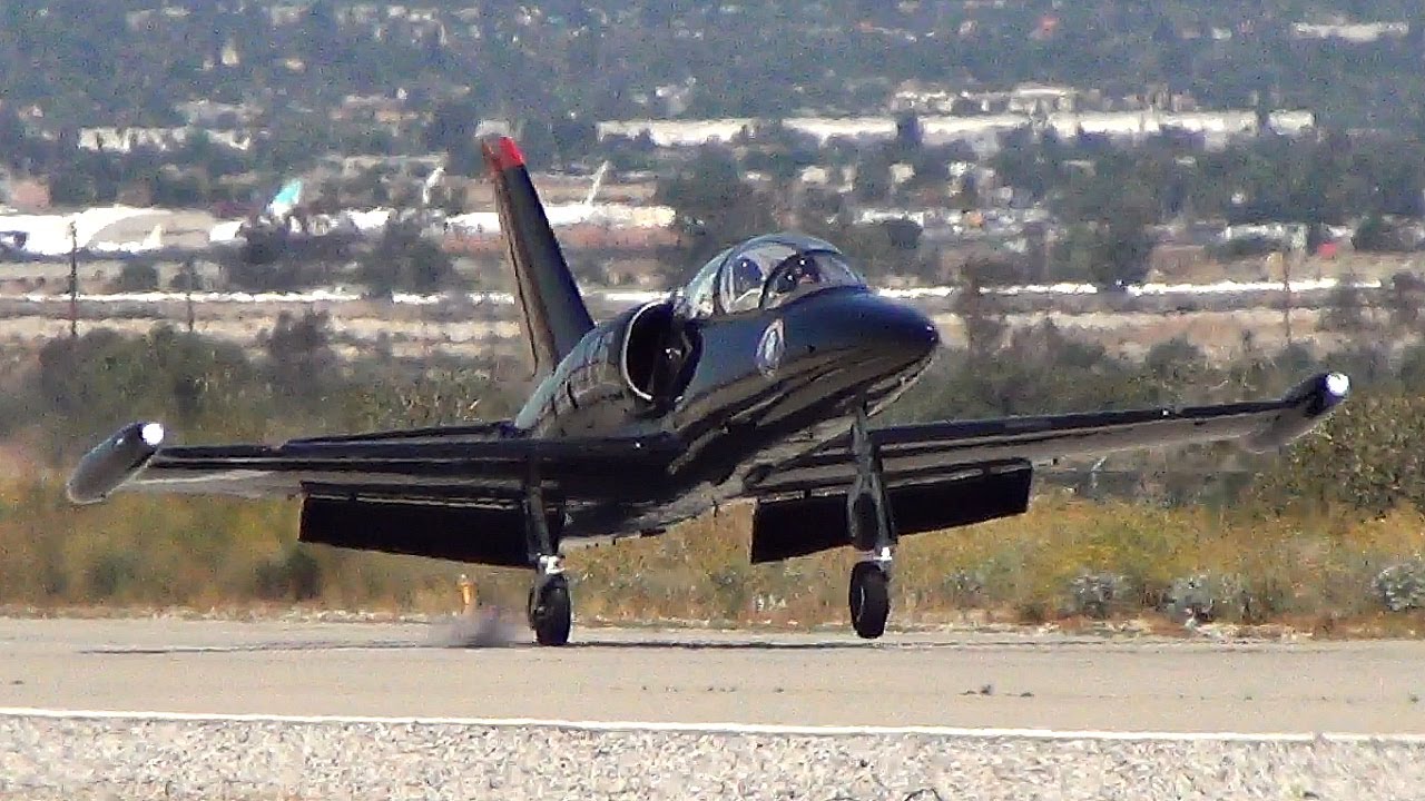 Patriots Jet Team Arriving at Hangar 24 AirFest 2017 - YouTube