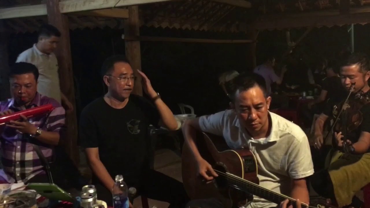 DUNG LUA DOI NHAU : NGUYEN DAN - YouTube