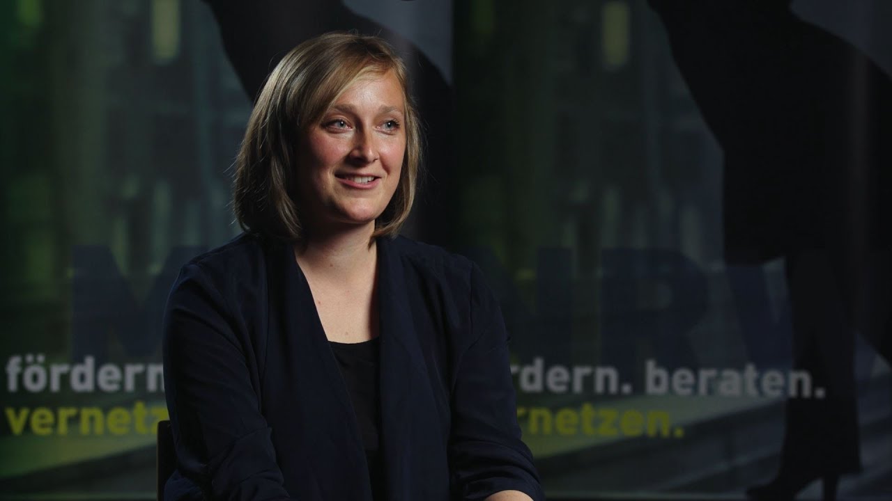 3 Fragen an Elisa May, KERN DES GANZEN - YouTube