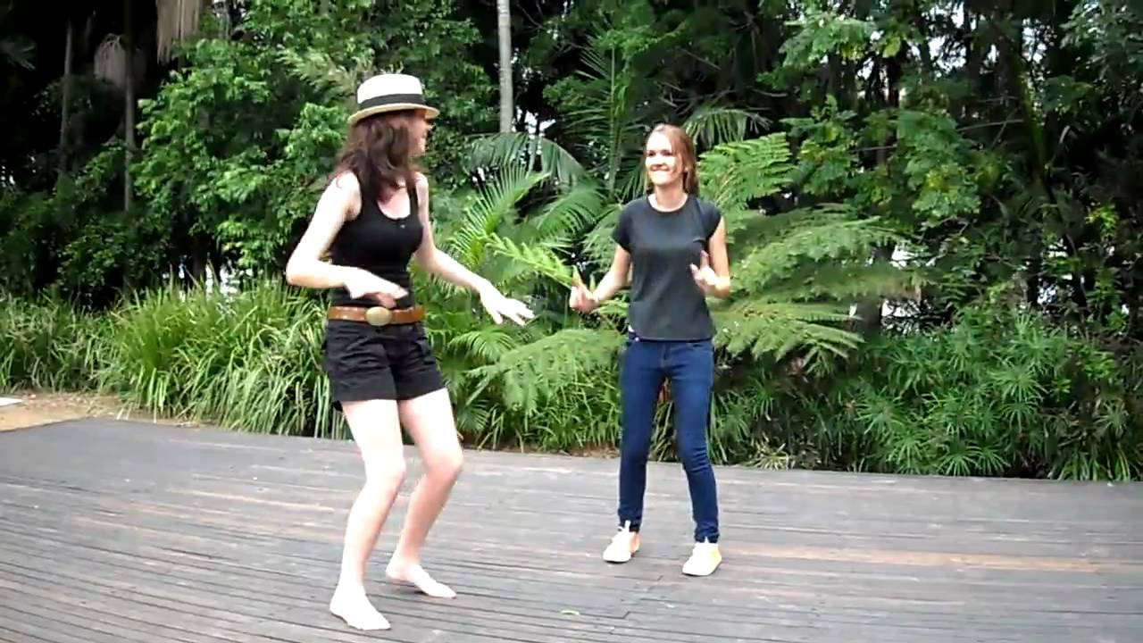 The Dance of The FLIEGERLIED - YouTube