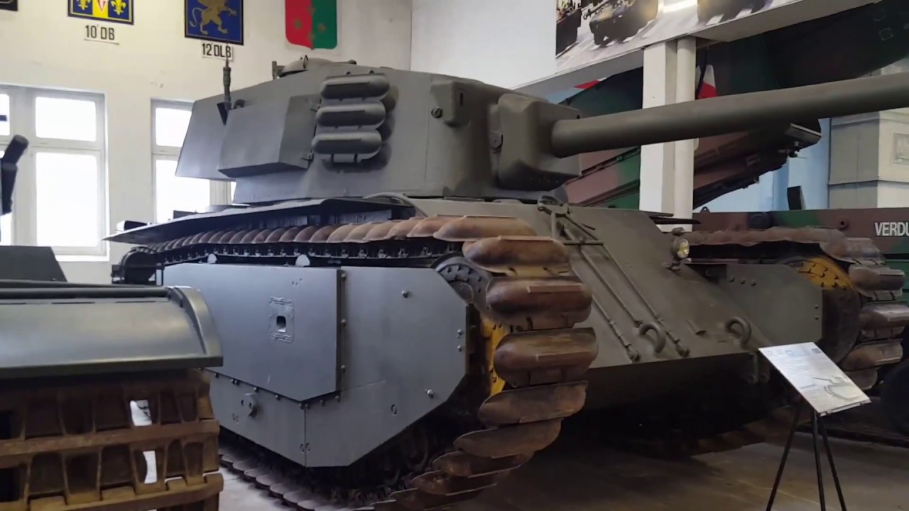 ARL 44 Tank @ Musée des Blindés - YouTube