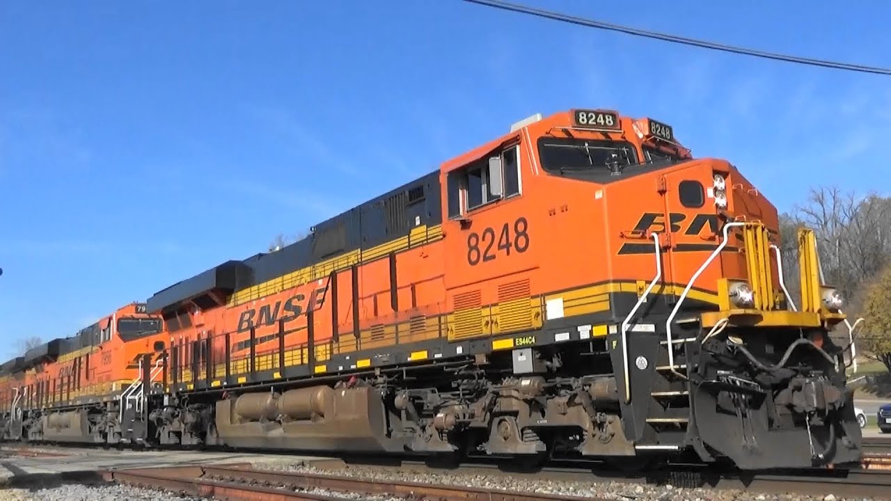 BNSF 8248 Leads a Freight, East Dubuque, IL, 11/9/19 - YouTube
