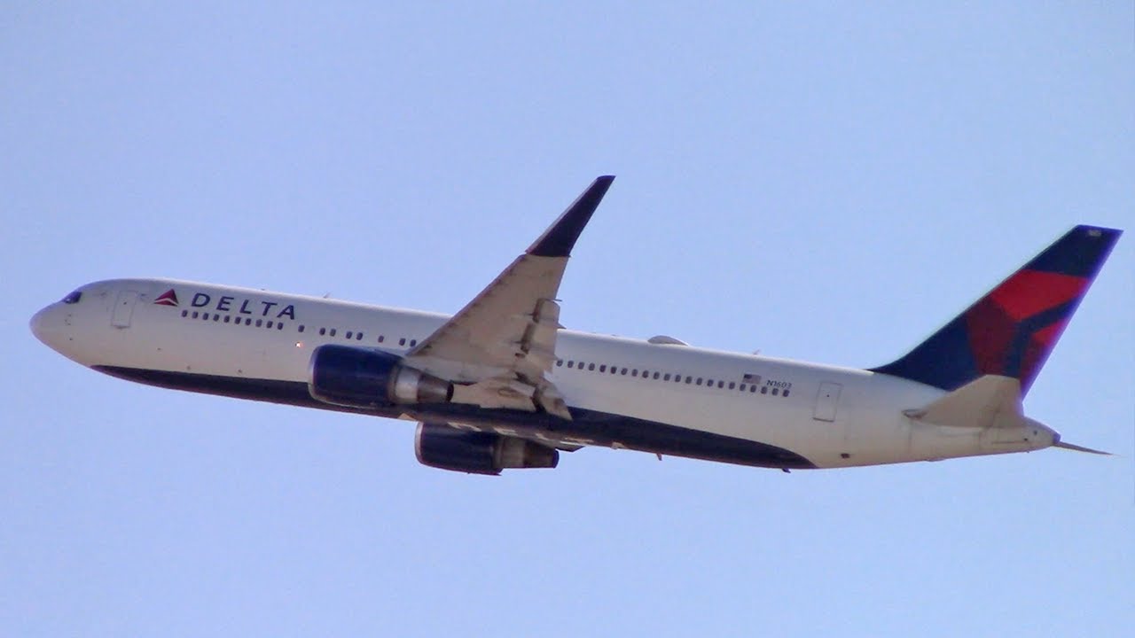 Delta Air Lines Boeing 767 Takeoff at JFK Airport - YouTube