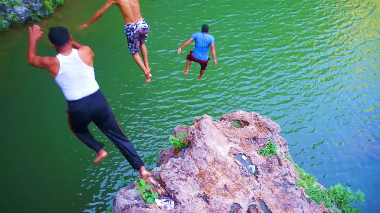 Cliff jumping pakistan | Neela wahn Lake |Swimming Pools | Kallar Kahar ...