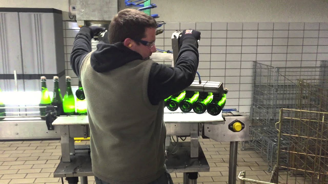 Champagne disgorgement - Step 6 - Packing bottles - YouTube