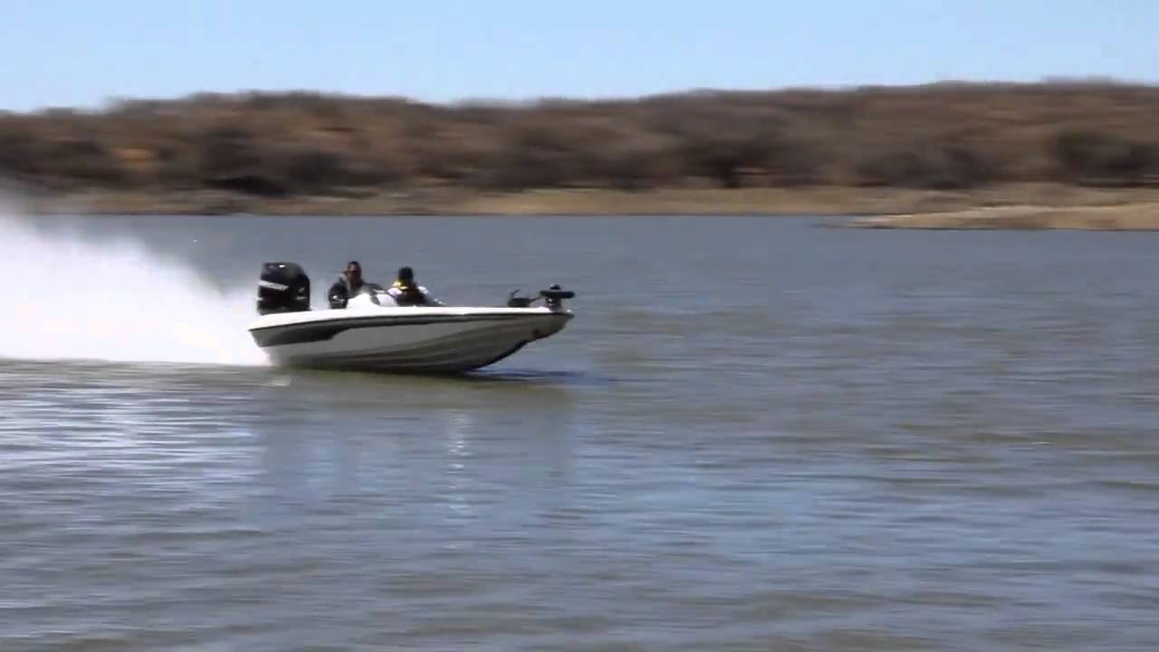 Viper bass boat in Namibia doing 70mph - YouTube
