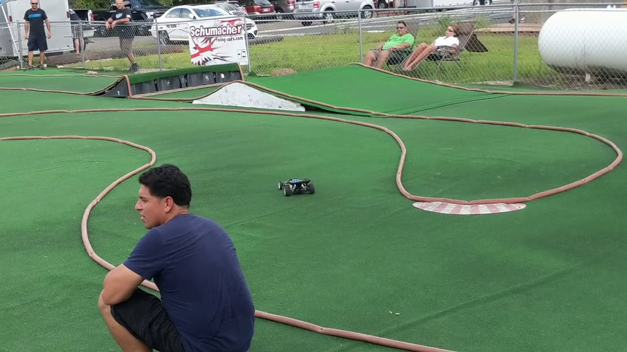 17.5 2wd Schumacher Gp A main at Rc Madness - YouTube