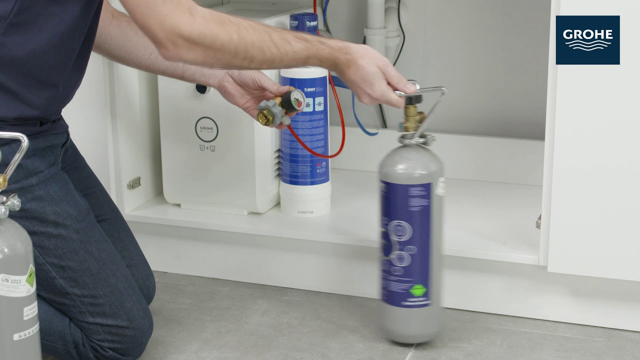 CO2 bottle change on the new GROHE Blue Professional - YouTube