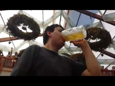 BEST BEER CHUG: Guy downs entire stein at Oktoberfest - YouTube
