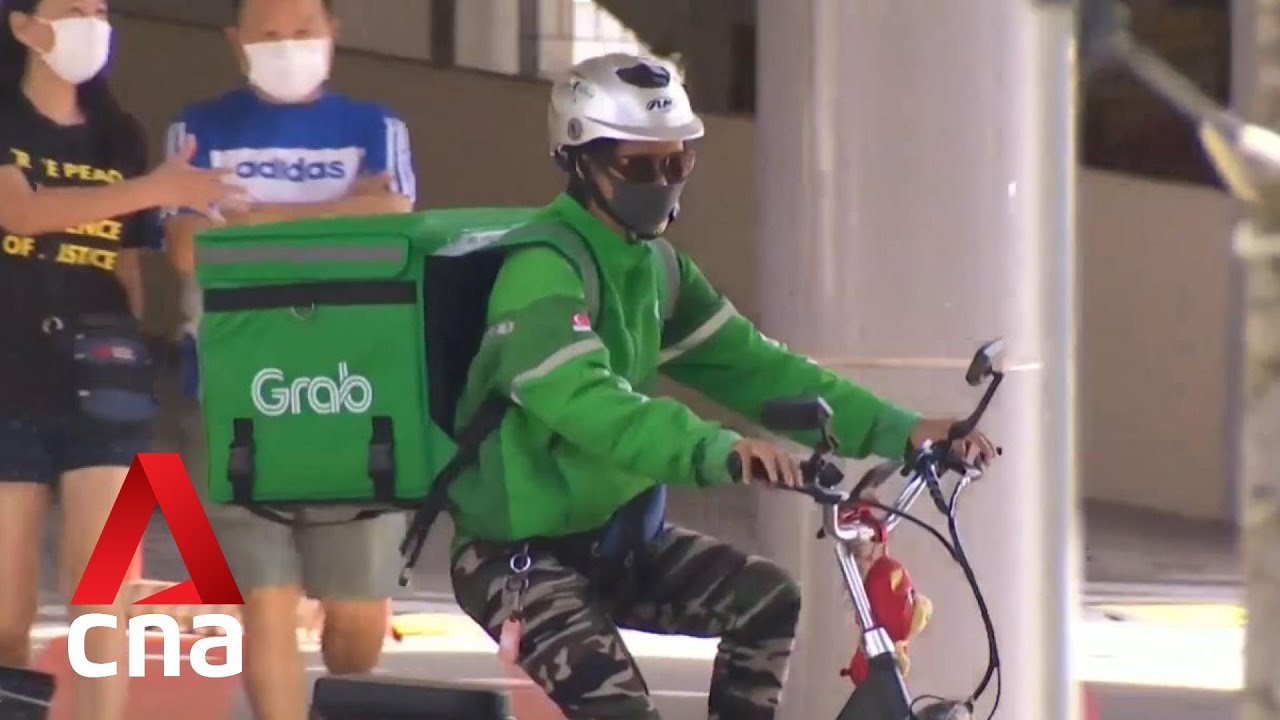 Safe cycling, defensive riding courses for Deliveroo riders - YouTube