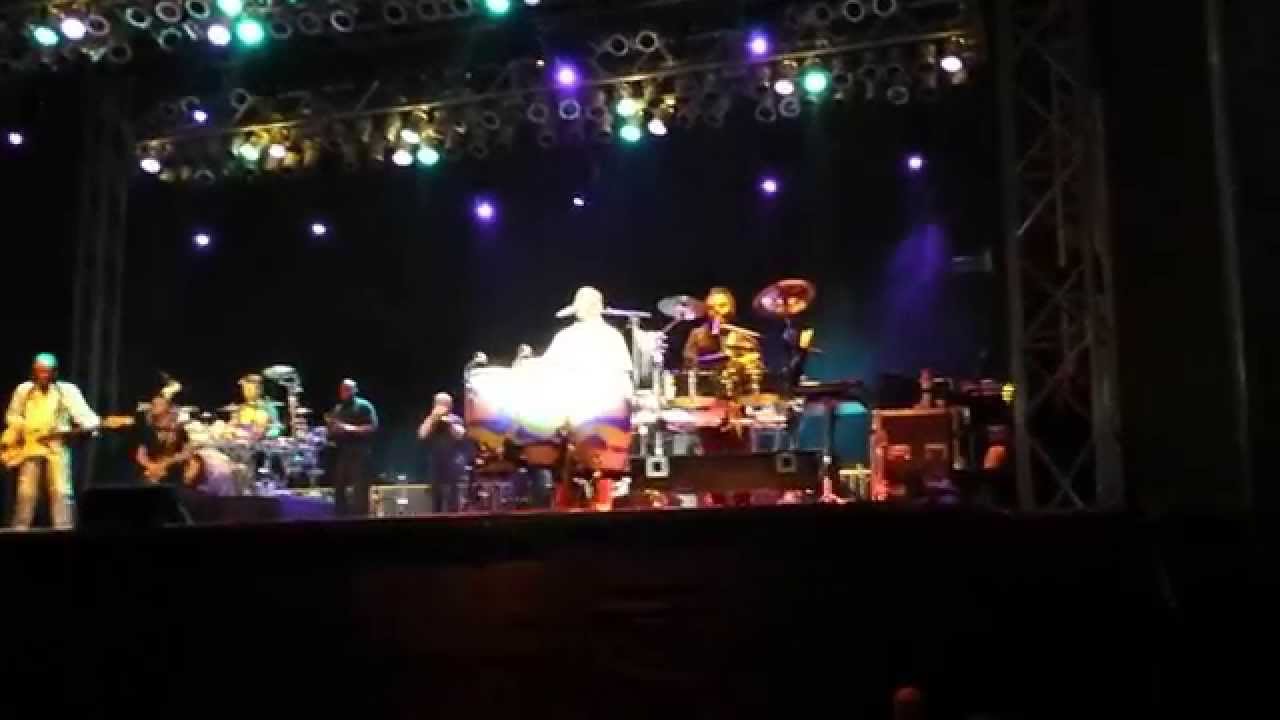 Earth, Wind & Fire "Evil" Live at The LA County Fair 9/28/14 - YouTube