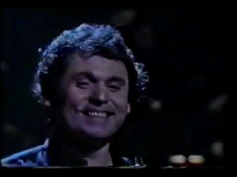Raphael la cancion del tamborilero 1984 - YouTube