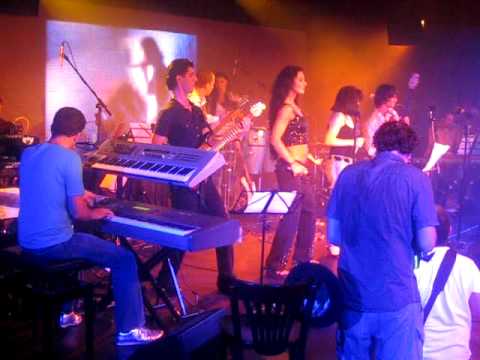 Ani Lozanova i Roberta - Give In To Me - YouTube