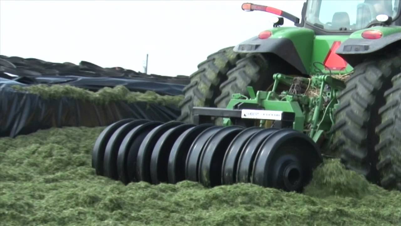 Silage Packer Équipements Lambert - YouTube