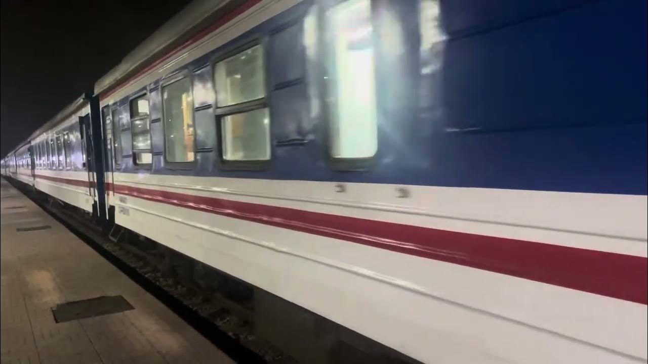 D13E-718 kéo NA2 (có 4 toa Sông Lam sơn mới chính giữa đoàn tàu) - YouTube