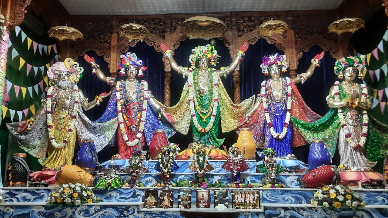Beautiful Sringer Darshan of Sri Sri Panchatattva Gour Nitai from ...